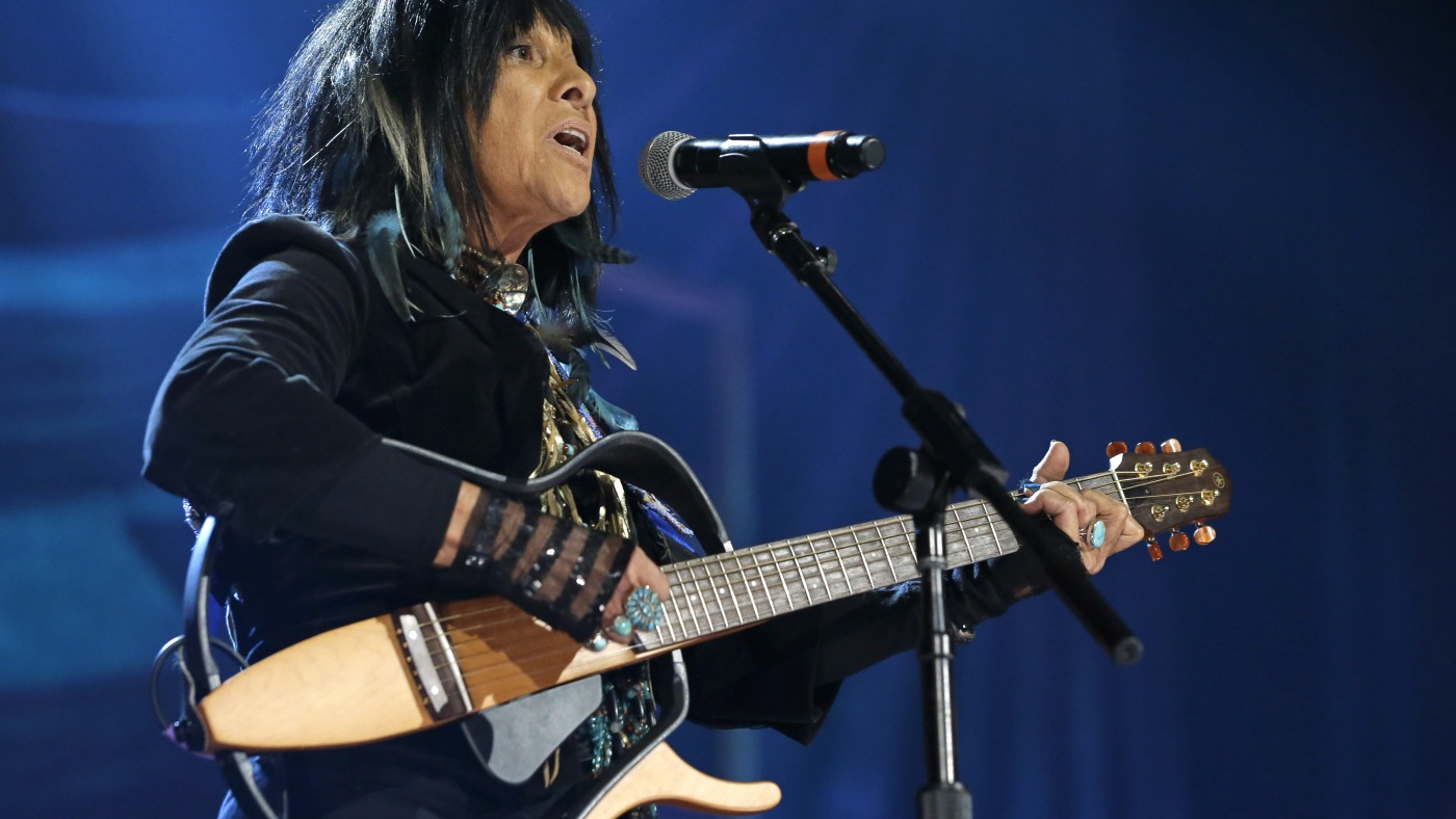 Buffy Sainte-Marie dépouillé de prestigieux honneur canadien ...