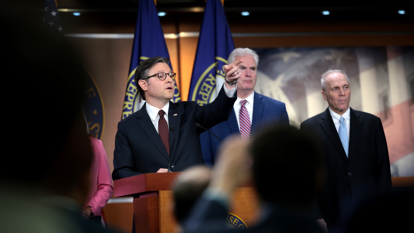Le président de la Chambre Mike Johnson s'engage à soutenir Trump sur ...